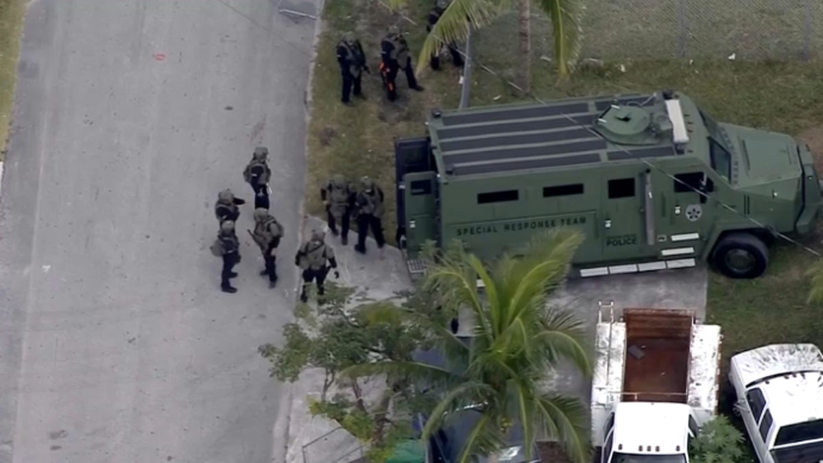 Barricaded Man Surrenders After Swat Team Responds To Sw Miami Dade