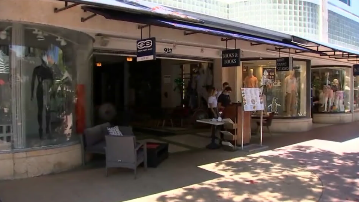 Miami Beach Books & Books Closing Permanently After 30 Years on Lincoln ...