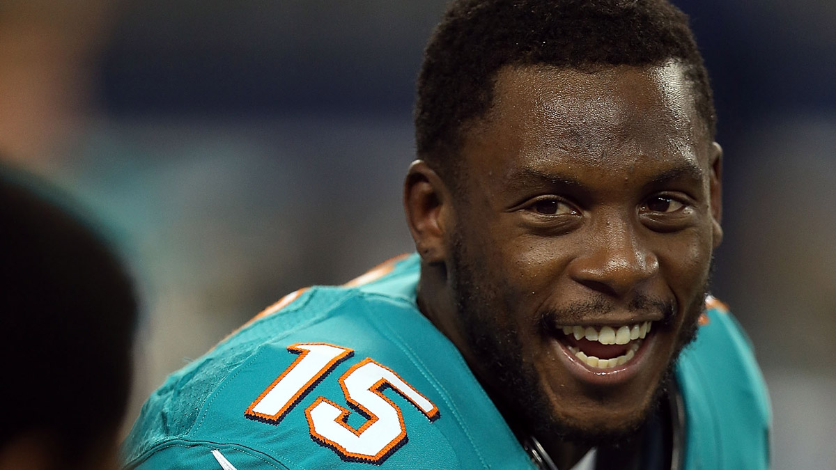 Ex-Dolphins Player Davone Bess Arrested After Standoff in Phoenix-Area ...