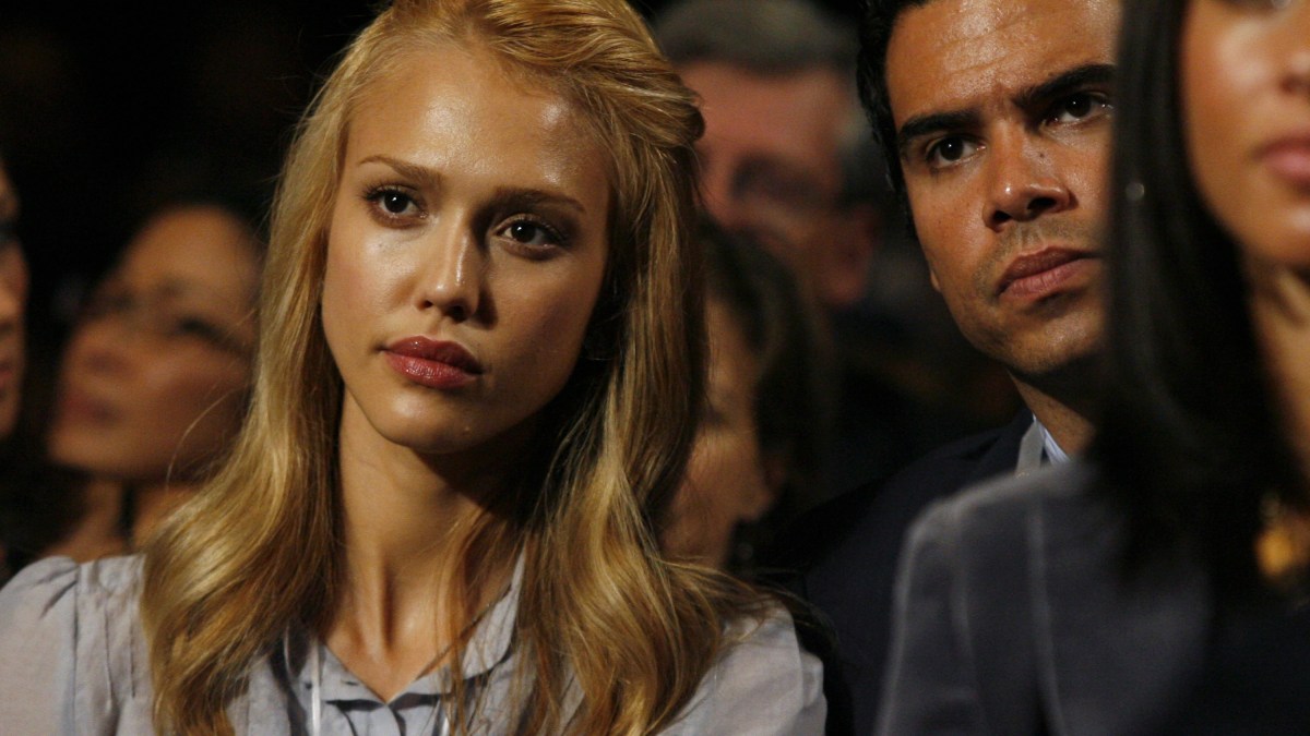 Jessica Alba Bails After Watching Herself in Violent Scene at Sundance ...