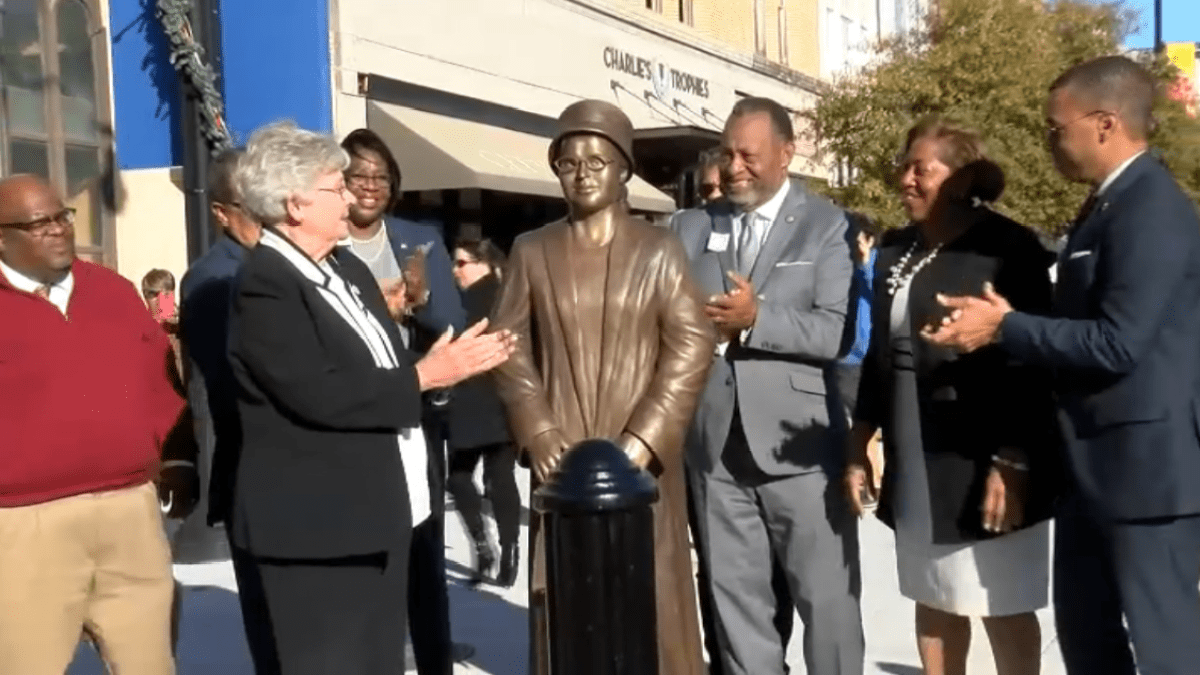 ‘Strength, courage and equality’: Statue of Civil Rights Icon Rosa ...