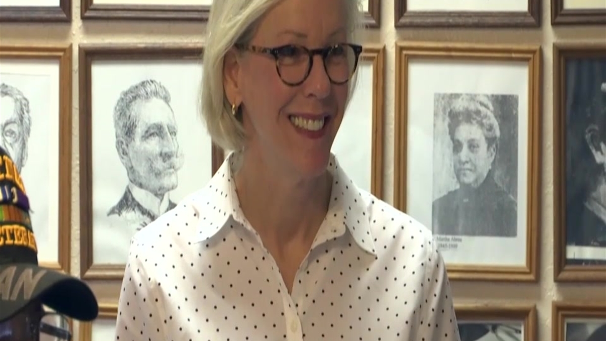 Former Police Chief Jane Castor Becomes Tampa’s First Openly Gay Mayor ...