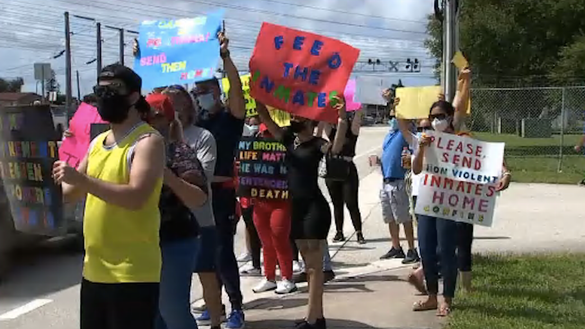 Protesters Seek Change to ‘Inhumane Conditions’ in Federal Prison in ...