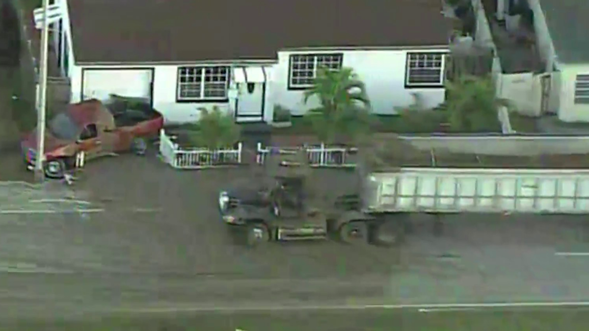 Crash Involving Waste Truck Causes Vehicle to Spill Waste In Front of ...