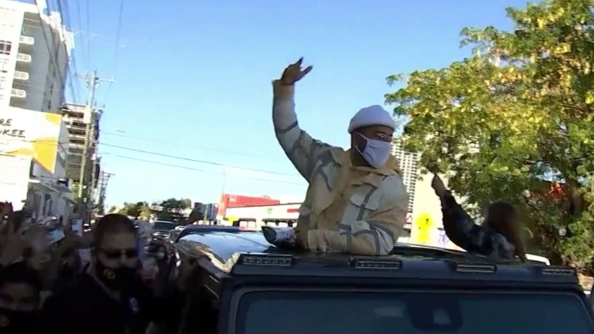 Police Shut Down Meet-and-Greet With Maluma After Fans Crowd Wynwood ...