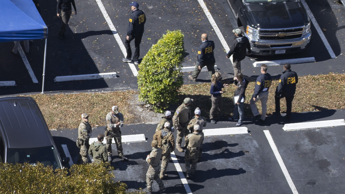 2 FBI Agents Fatally Shot, 3 Others Injured While Serving Warrant in ...