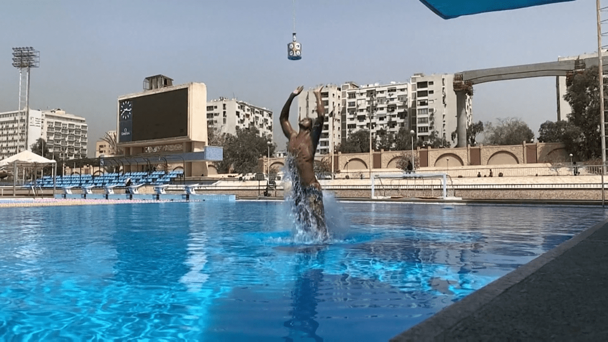Watch: Swimmer Breaks World Record for Highest Jump Out of Water – NBC ...