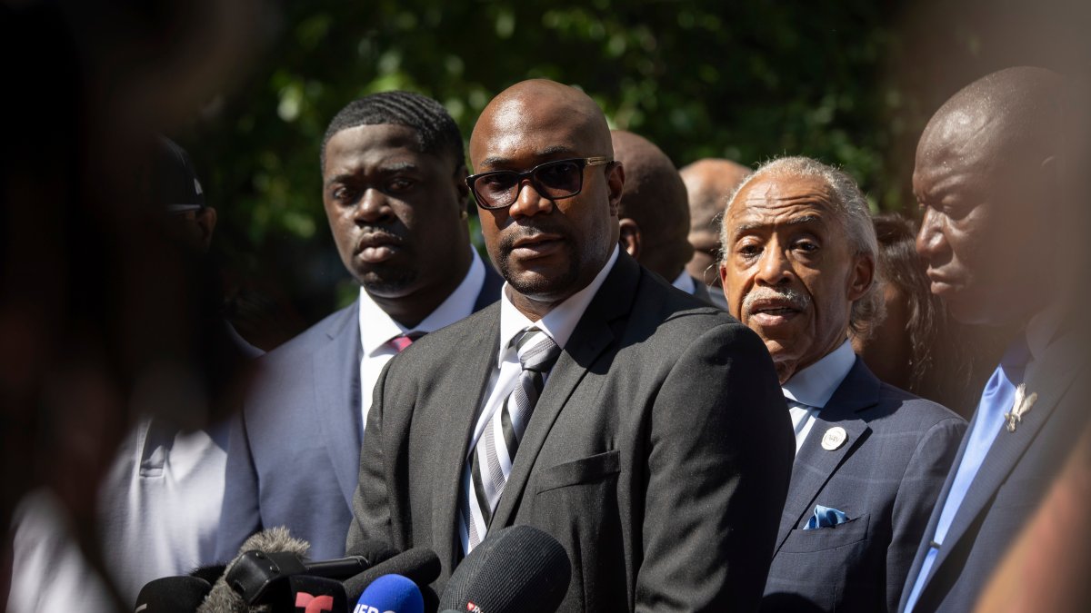 ‘We’re Gonna Stay Strong’: Floyd Family Reacts to Sentence – NBC 6 ...