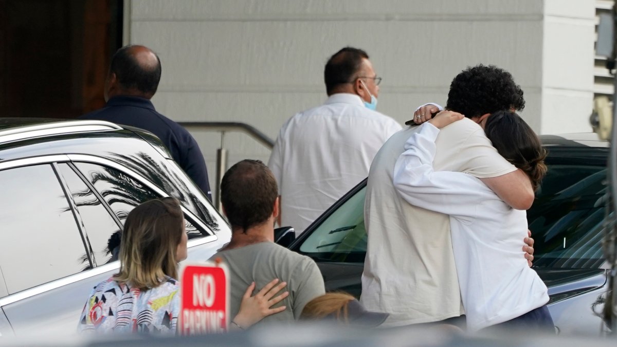 ‘Deeply Emotional’: Family Members of Surfside Victims Visit Site of ...