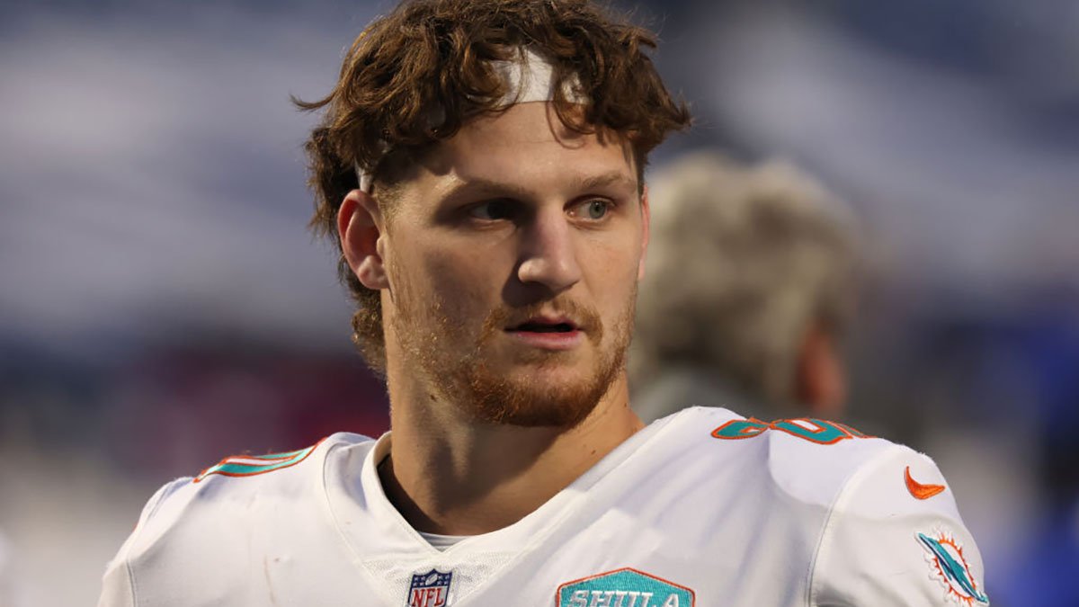 TE Adam Shaheen Trade From Dolphins to Texans Off: Source – NBC 6 South ...