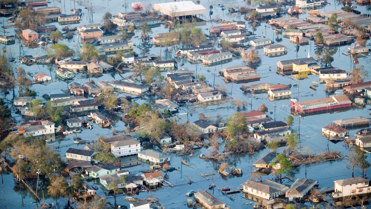 Diques De Nueva Orleans Katrina 1: Upper Gure: Levee Failure In New