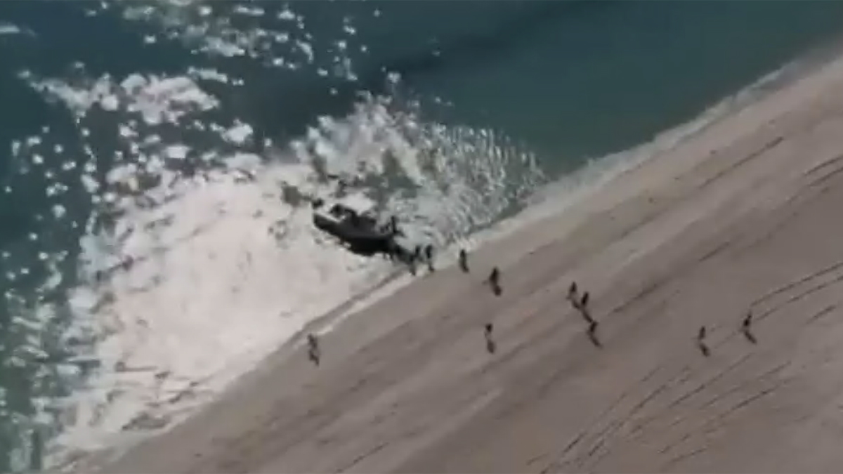 21 Migrants Detained After Large Group Comes Ashore in Haulover Beach ...