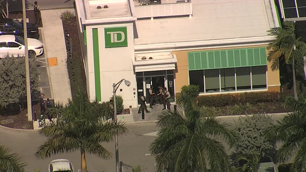 Miami-Dade Police Respond to Reported Bank Robbery – NBC 6 South Florida
