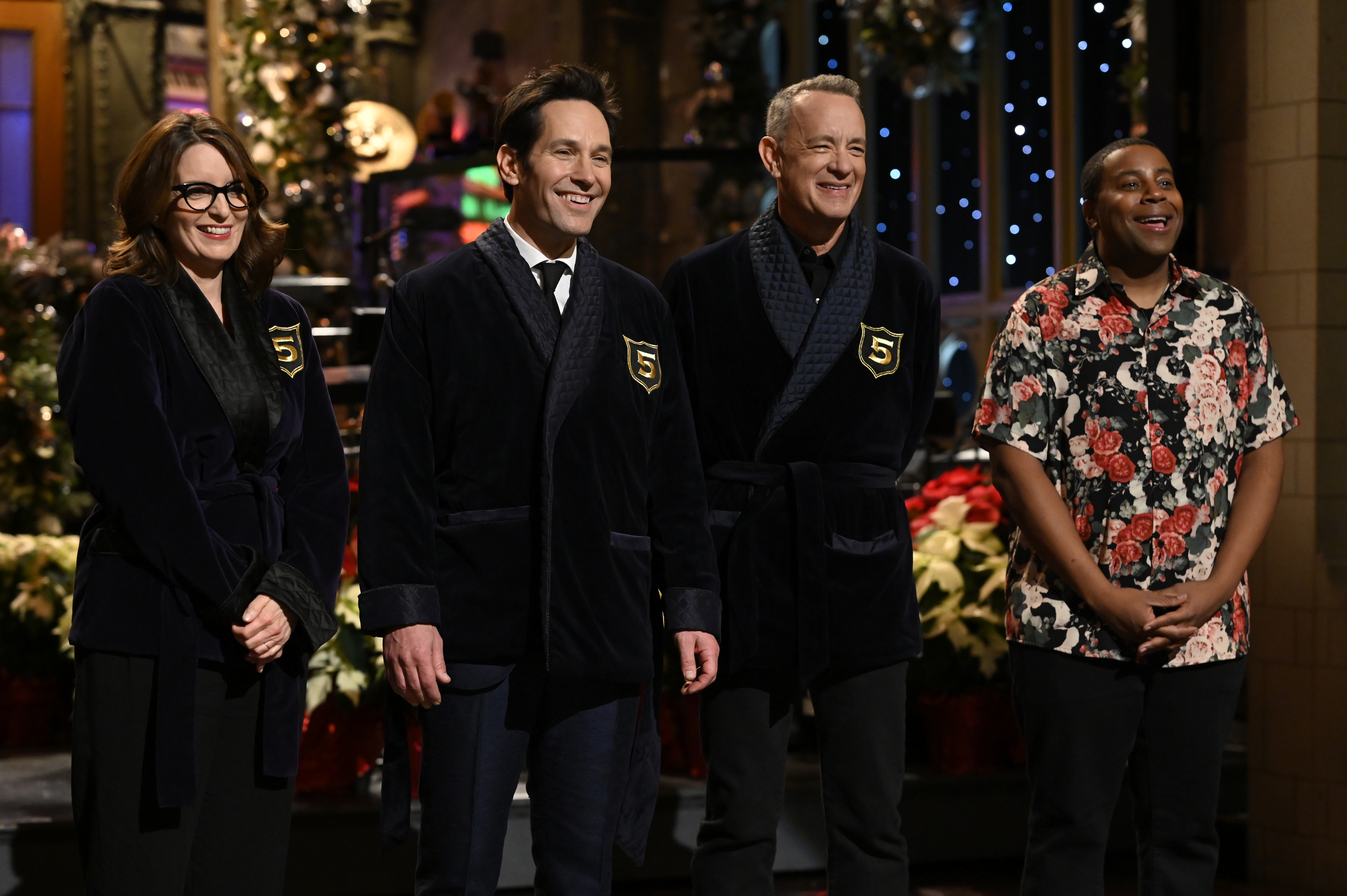 ‘SNL’: Paul Rudd, Tom Hanks, Tina Fey, Steve Martin Kick Off COVID ...