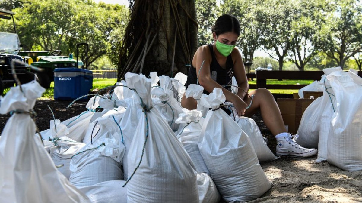 Sandbags Being Distributed Friday Across South Florida Ahead of ...