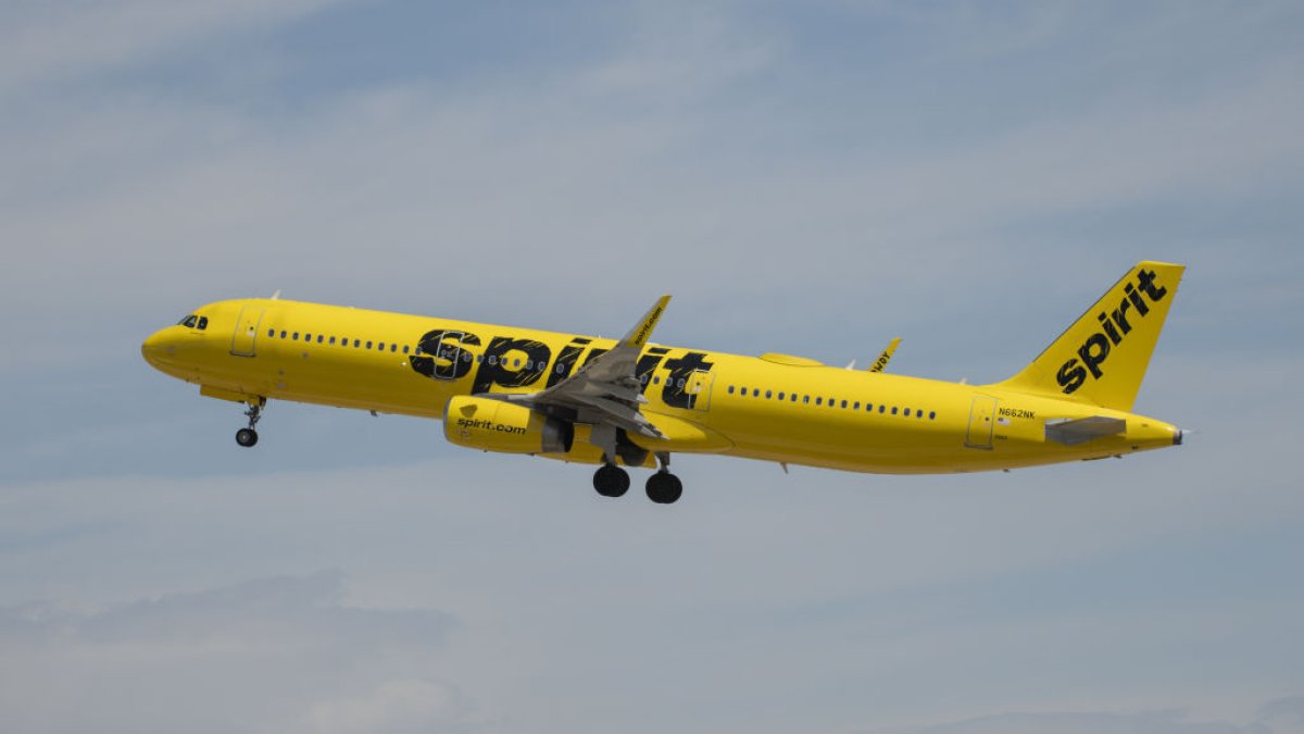 Spirit Passengers Safe After Brakes Overheat, Briefly Catch Fire Upon ...