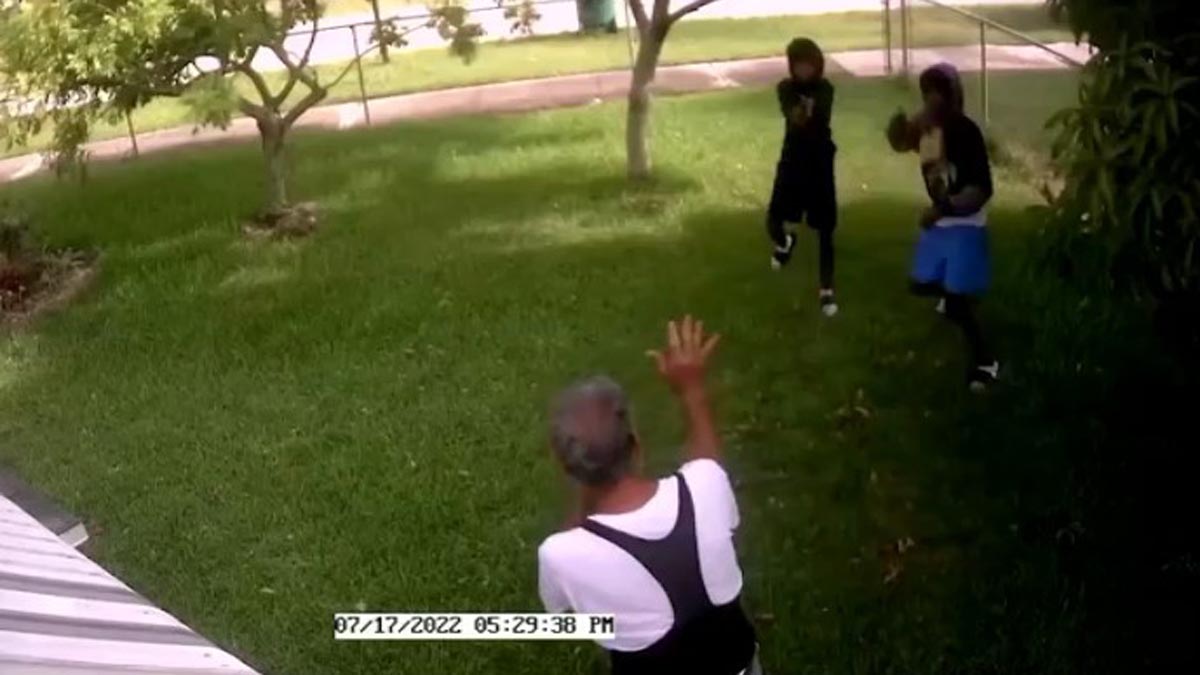Video Shows Pair Robbing Miami Dade Man At Gunpoint In Front Yard Nbc