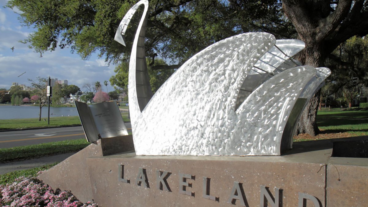 Lakeland Remembers Queen Elizabeth II Through Gift of Royal Swans – NBC ...