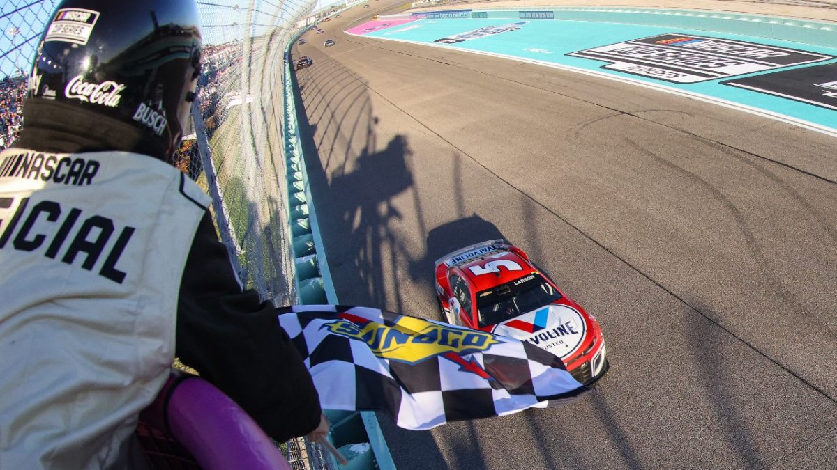 Kyle Larson Wins NASCAR at Homestead, Holding Off Ross Chastain at End ...