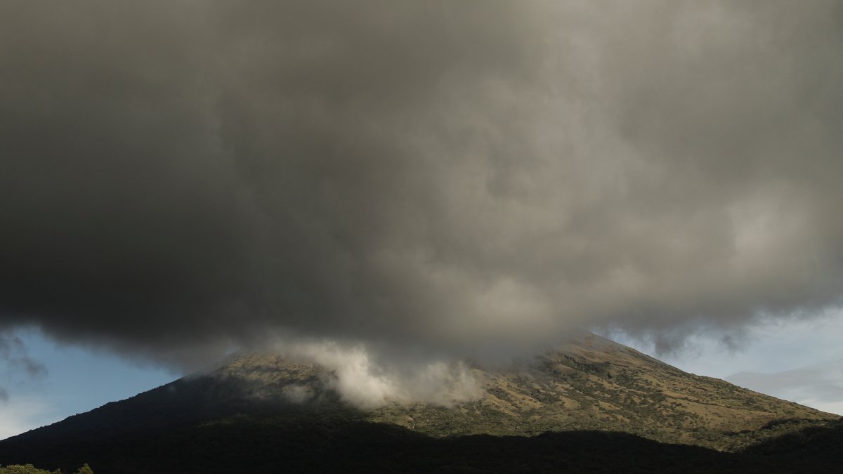 El Salvador Volcano Eruption Prompts Several Ashfall Advisories – NBC 6 ...