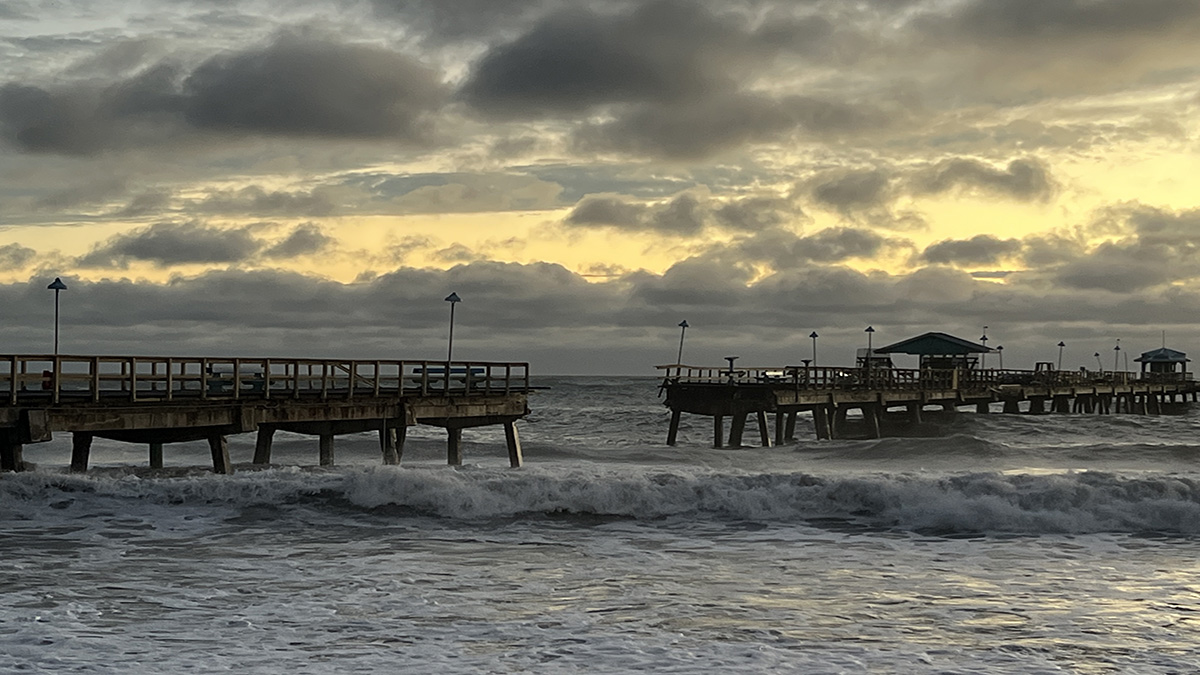 Portion of Fishing Pier Collapses in Lauderdale-by-the-Sea From Nicole ...