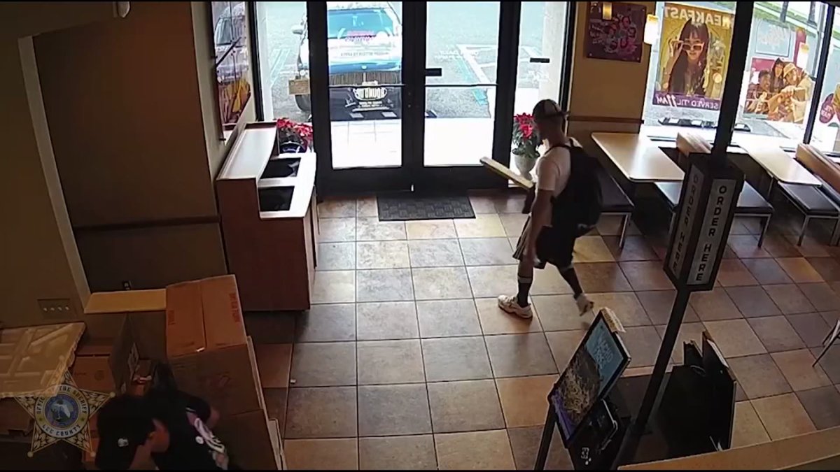 Man Smashes Kiosks and Cars at Fort Myers Taco Bell – NBC 6 South Florida Man Smashes Kiosks and Cars at Fort Myers Taco Bell – NBC 6 South Florida