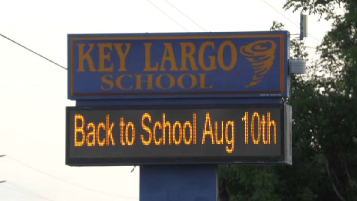 Broken down car on SR-826 SB & Bird Rd #TRAFFIC #MIAMI https://t.co ...