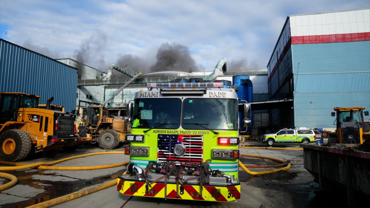 In Photos Shocking Images Show Crews Battle Massive Fire At Doral
