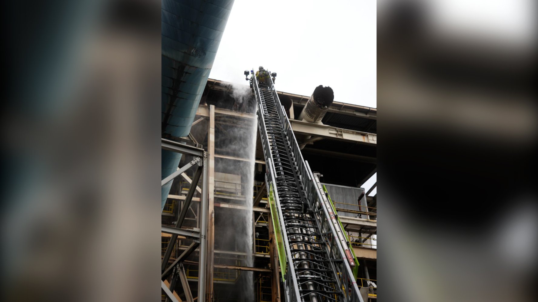 In Photos Shocking Images Show Crews Battle Massive Fire At Doral