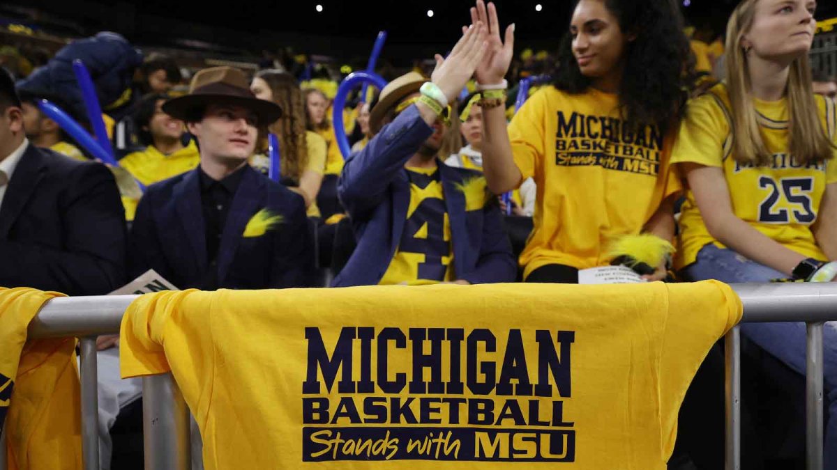 Michigan Honors Victims of MSU Shooting Before Game Vs. Spartans – NBC ...
