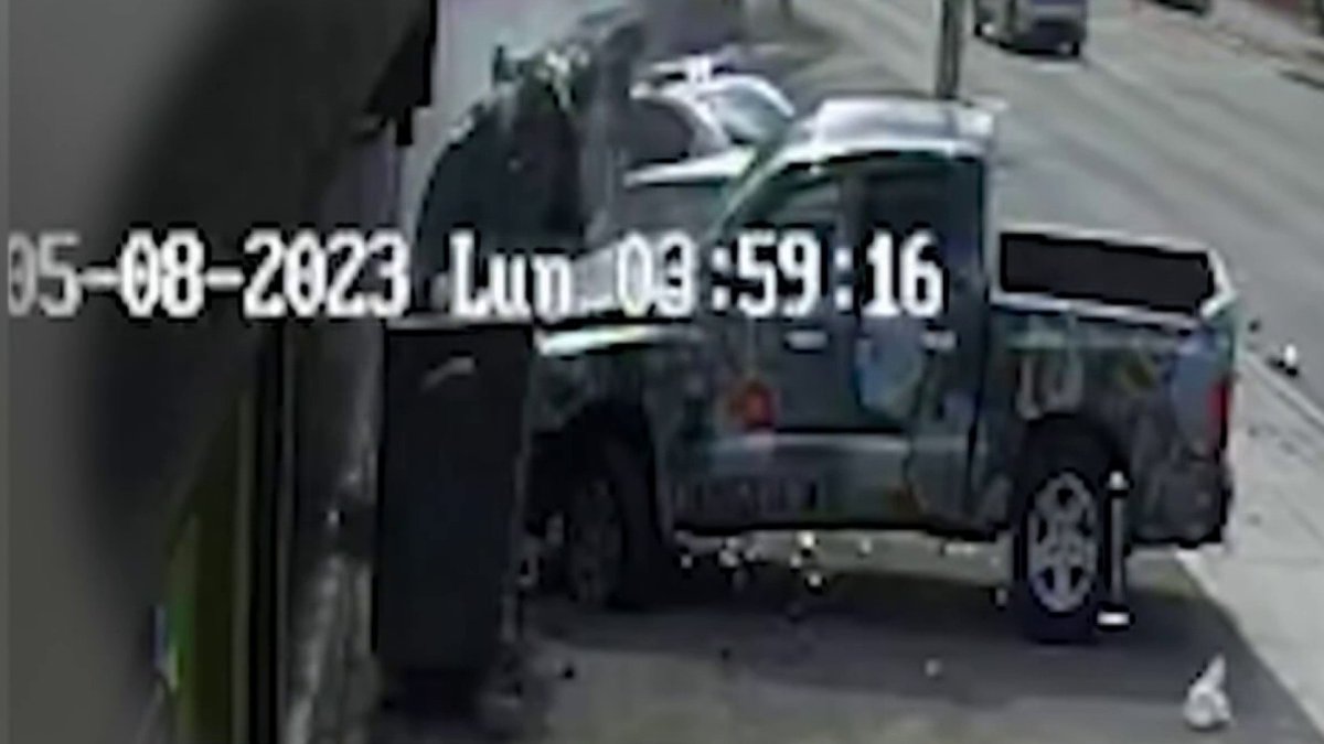 Surveillance Shows Pursuit With Carjacking Suspects Come to Crashing ... Surveillance Shows Pursuit With Carjacking Suspects Come to Crashing ...