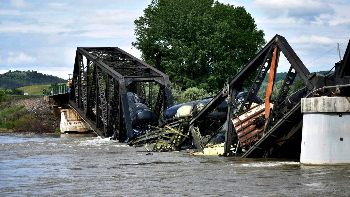 Montana bridge collapse: Freight train plunges into Yellowstone river ...