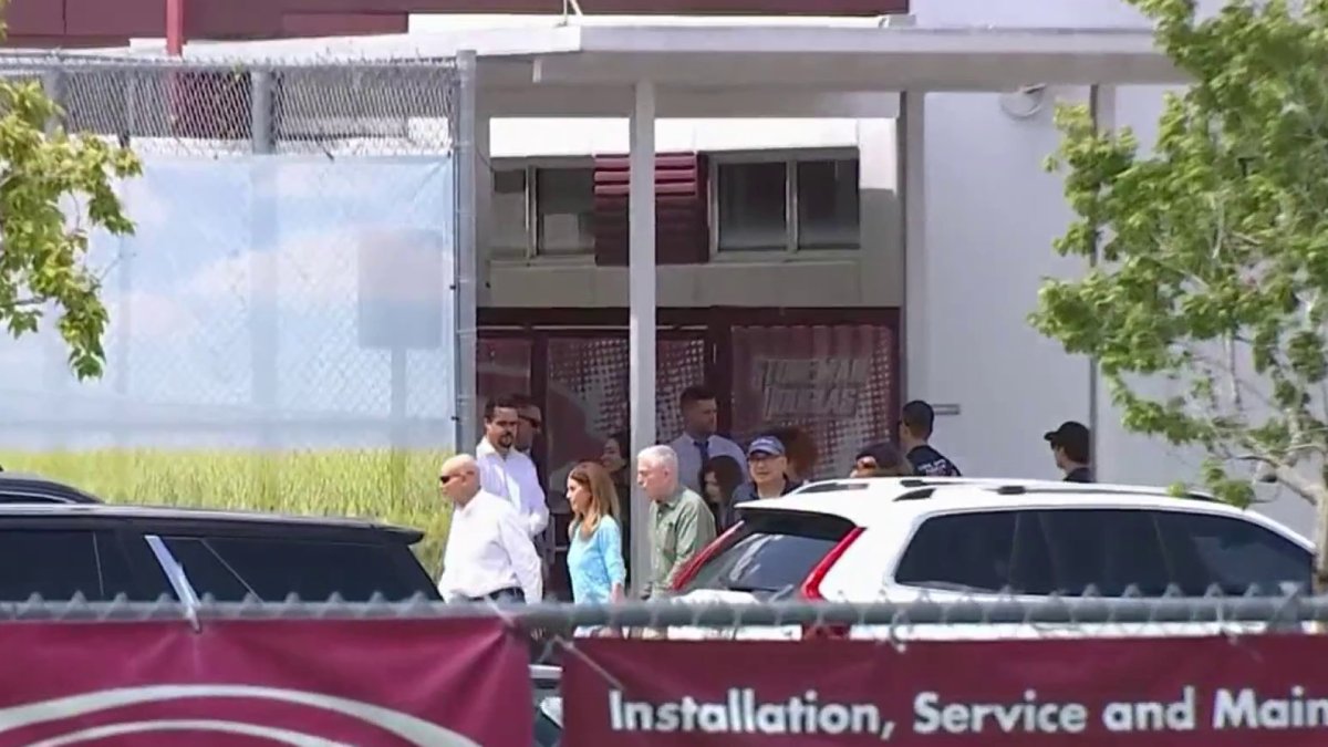 Parkland families’ emotional reactions after walking through 1200 ...