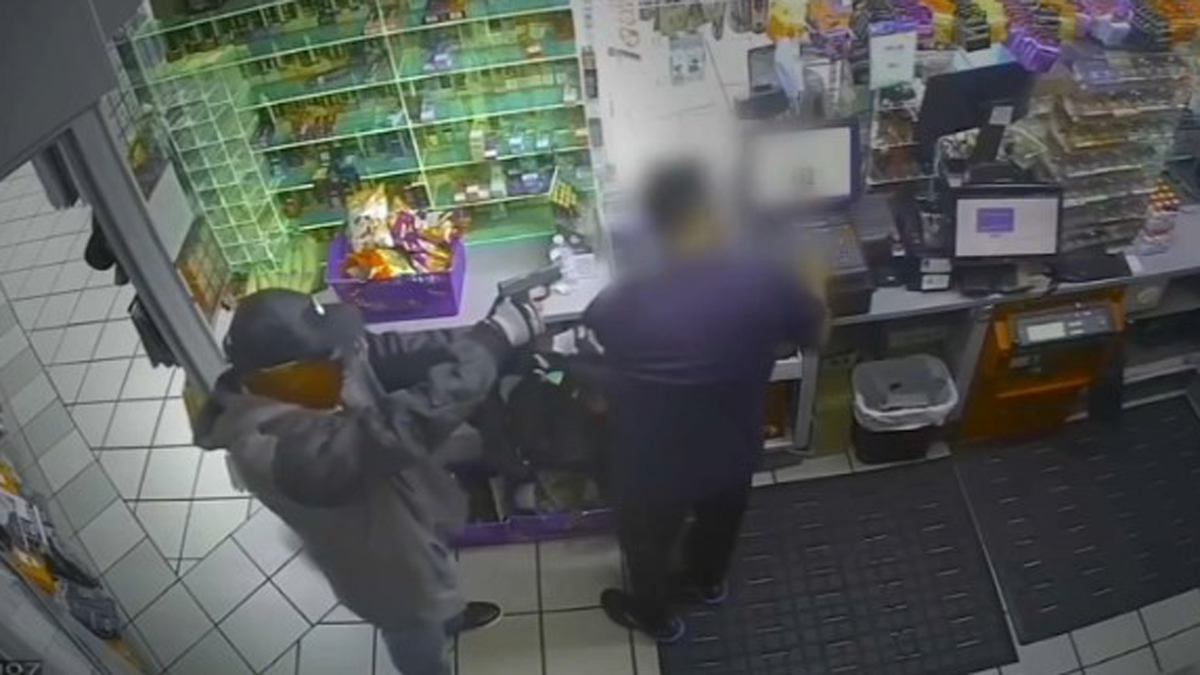 5 000 Reward In Terrifying Coral Springs Gas Station Armed Robbery