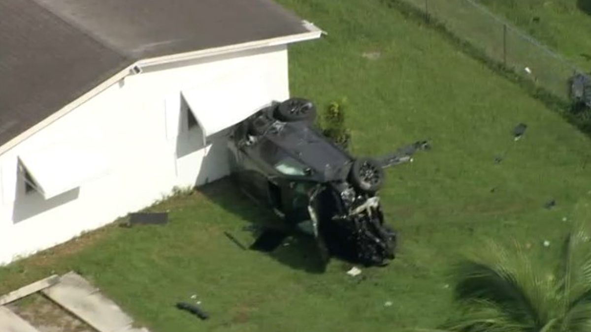 4 in custody after police chase ends in rollover crash in Fort ...
