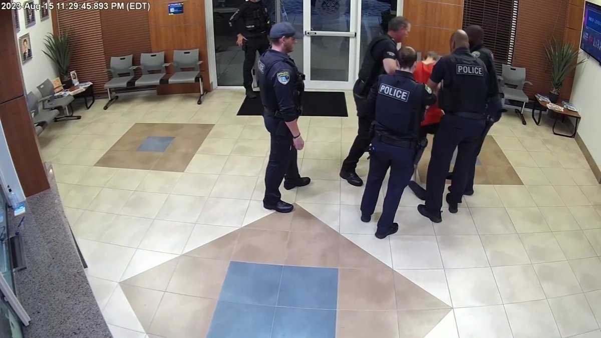 Video shows Fort Lauderdale detention officer surrendering in murder ...