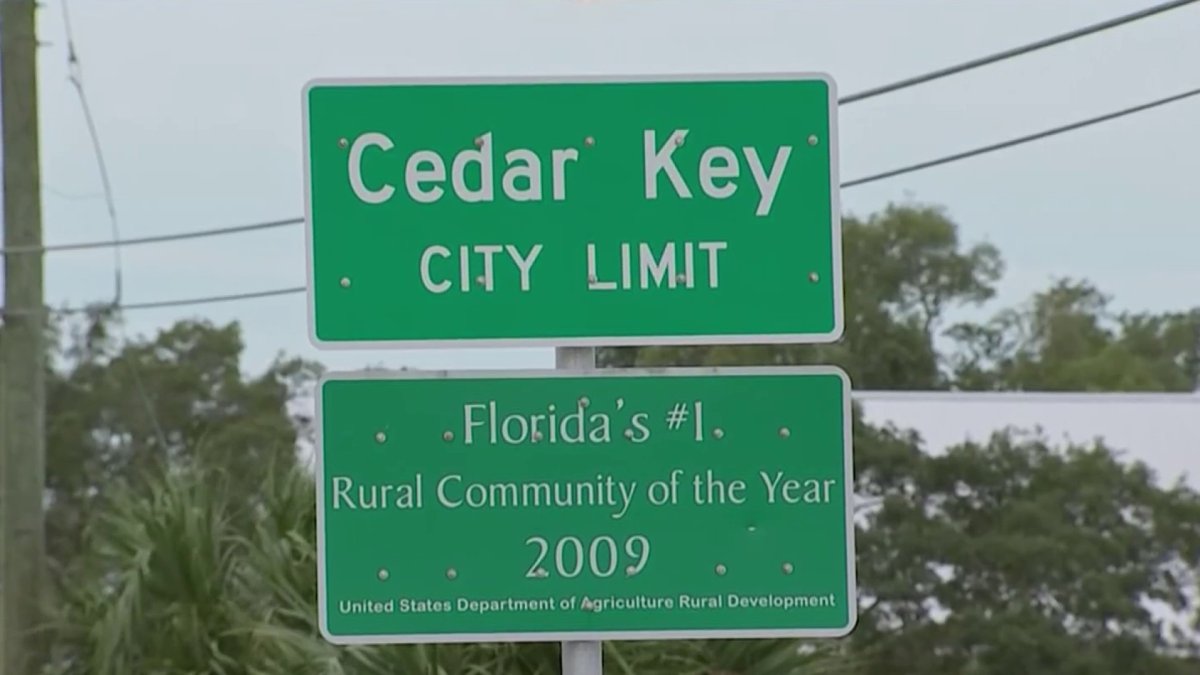 Despite evacuation order, some residents of Florida’s Cedar Key riding ...