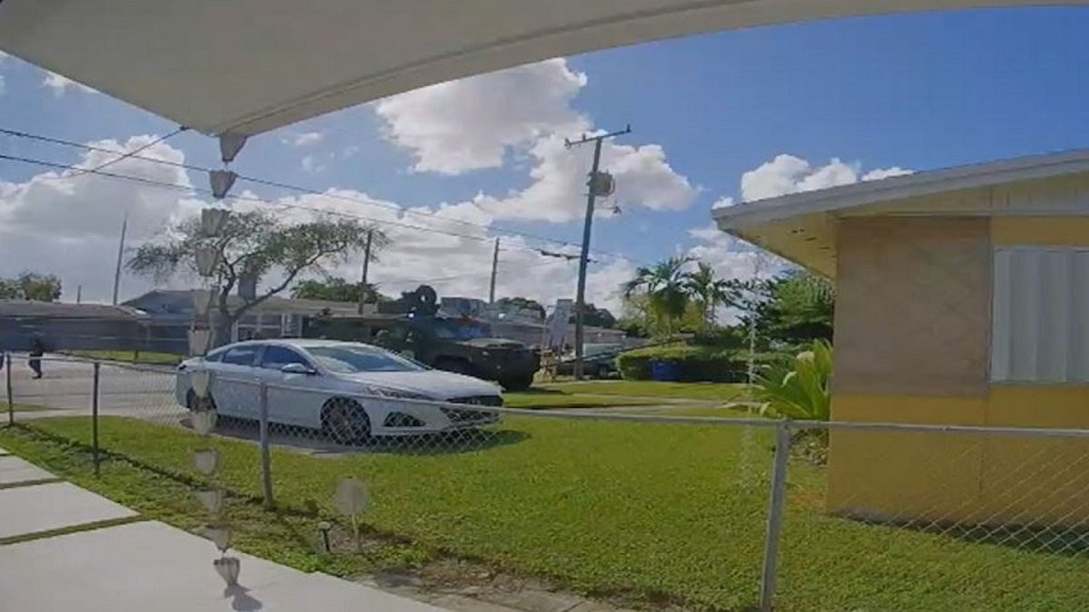 Video shows SWAT standoff after police officer was grazed by bullet in Miami Gardens – NBC 6 ...