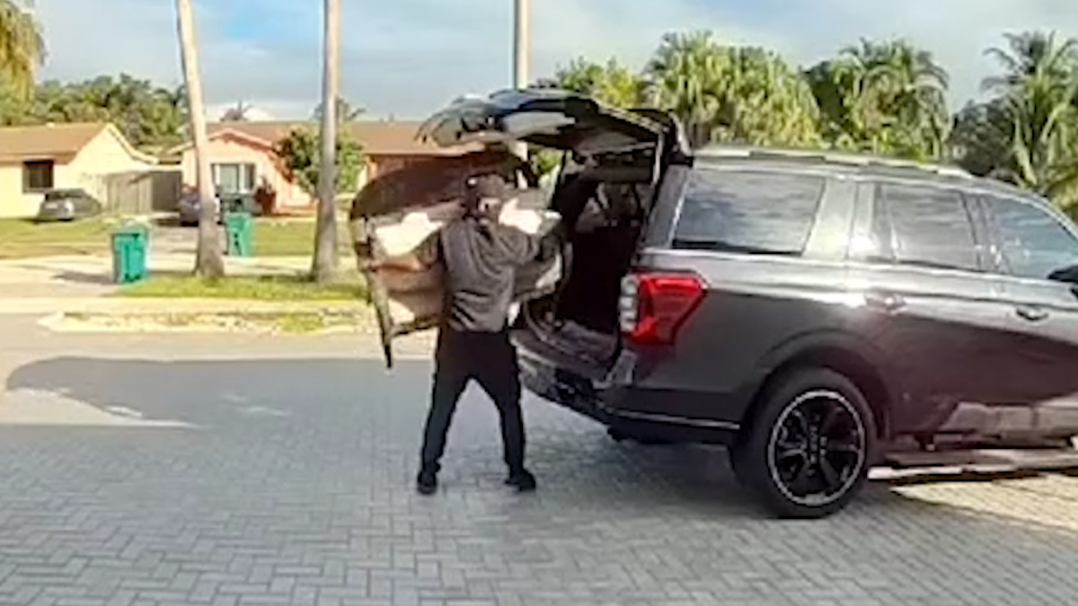 Brazen thief caught stealing porch furniture from Miami home ...