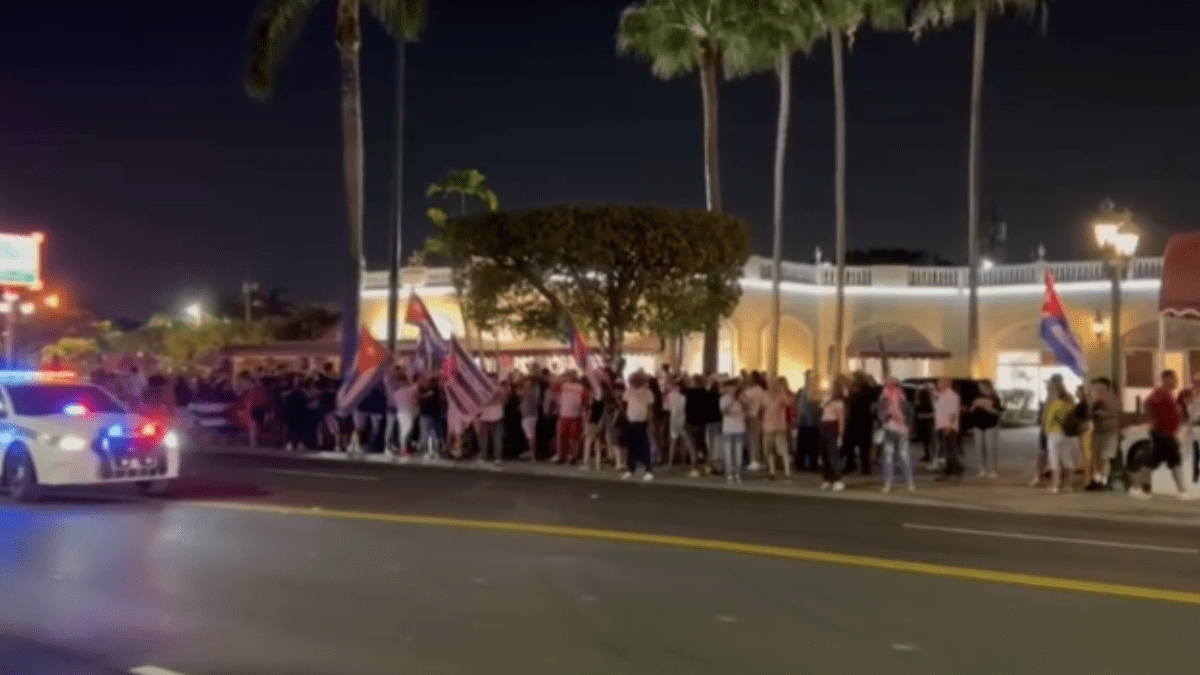 Protests in Cuba: Locals show support in Versailles as hundreds of ...