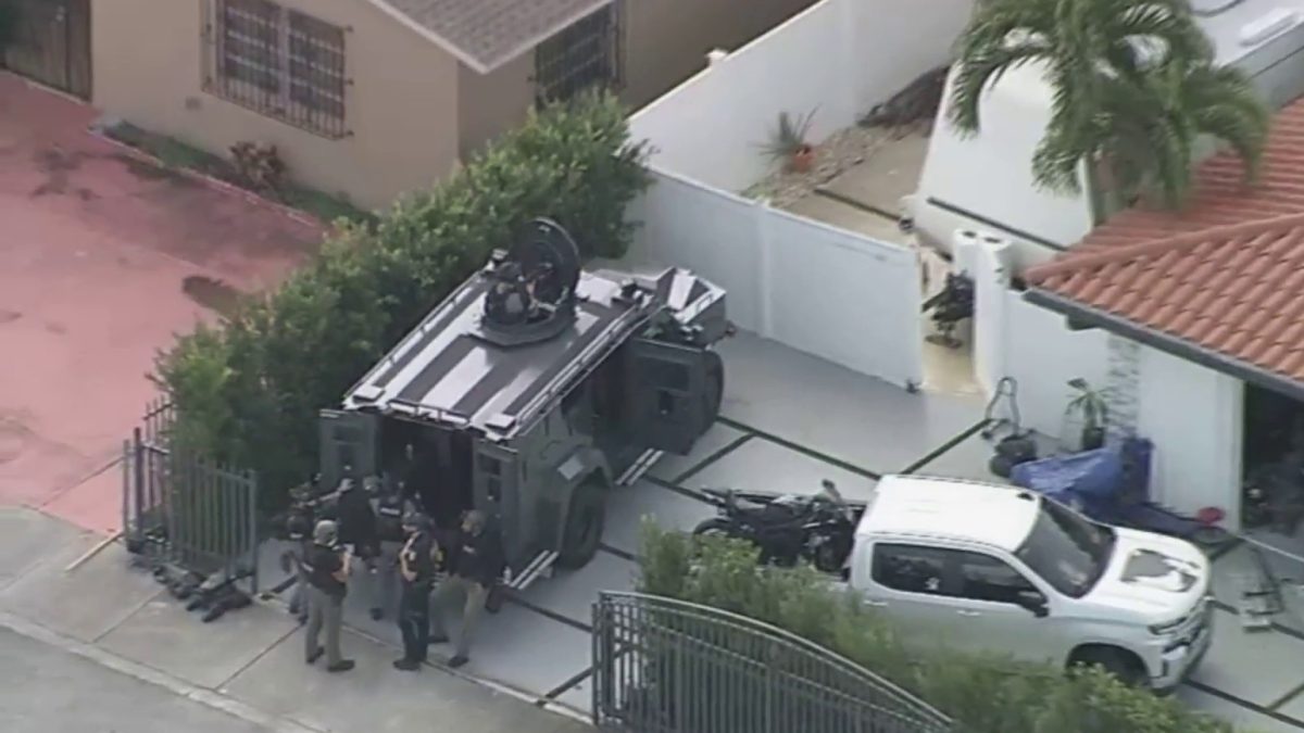 Video shows Hialeah home surrounded by SWAT personnel after man barricades himself – NBC 6 South ...