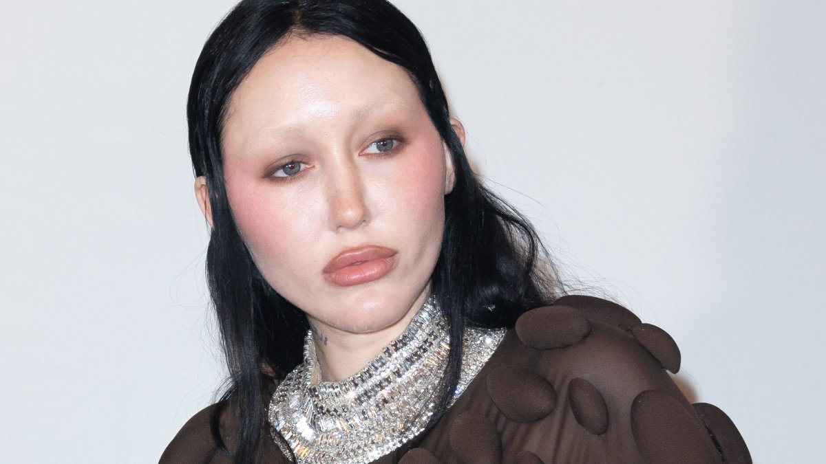Noah Cyrus fires back at Tish Cyrus, Dominic Purcell speculation – NBC ...