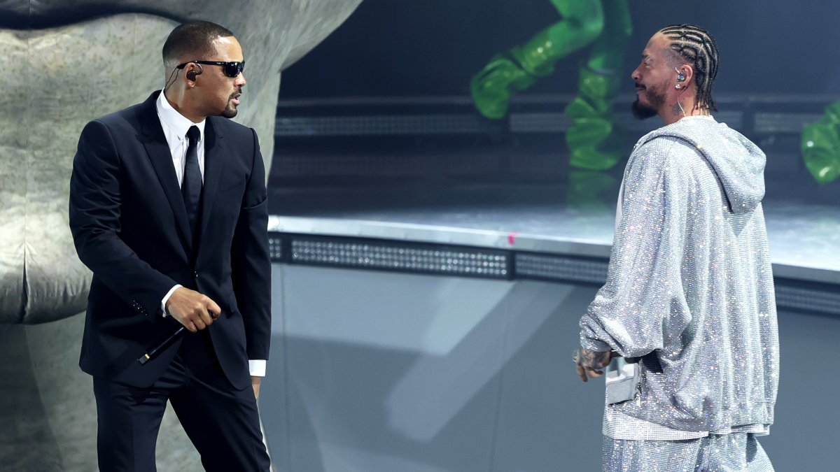 Will Smith performs ‘Men in Black’ with J Balvin at Coachella – NBC 6 ...