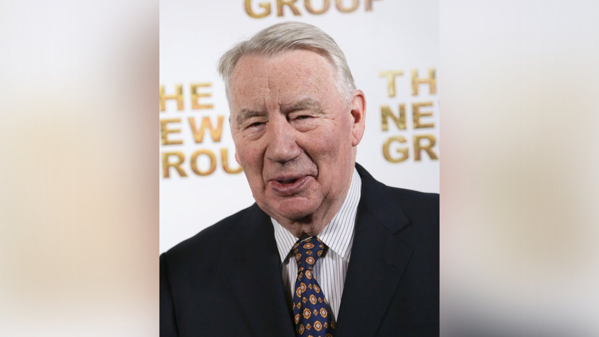 Robert MacNeil, creator and first anchor of PBS ‘NewsHour,’ dies at 93 ...