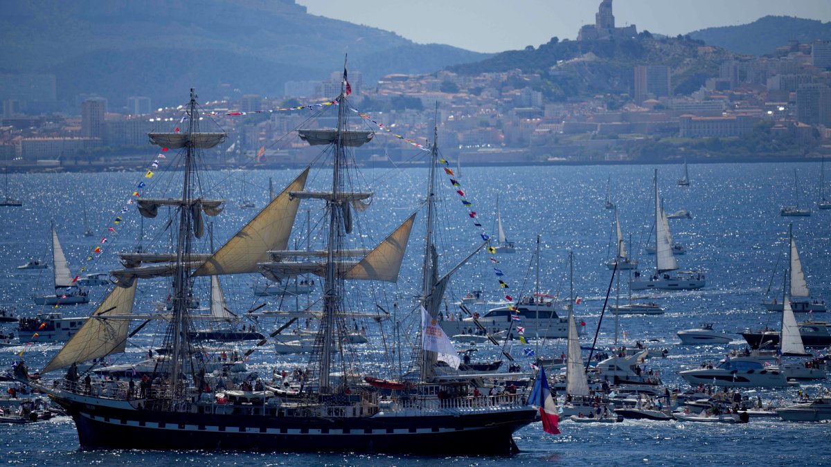 Olympic swimmer becomes first torch carrier in France in 2024 – NBC 6 ...