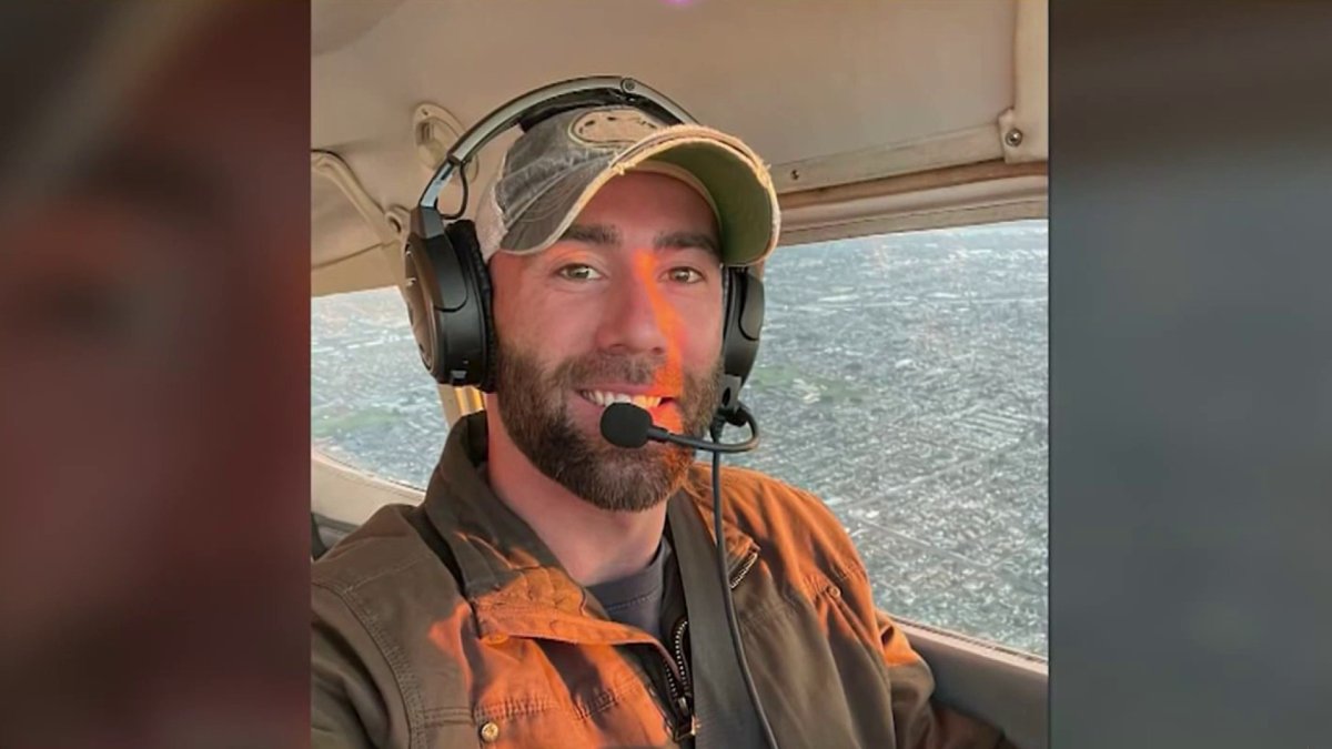Pilot killed in banner plane crash in Hollywood honored 1 year later ...