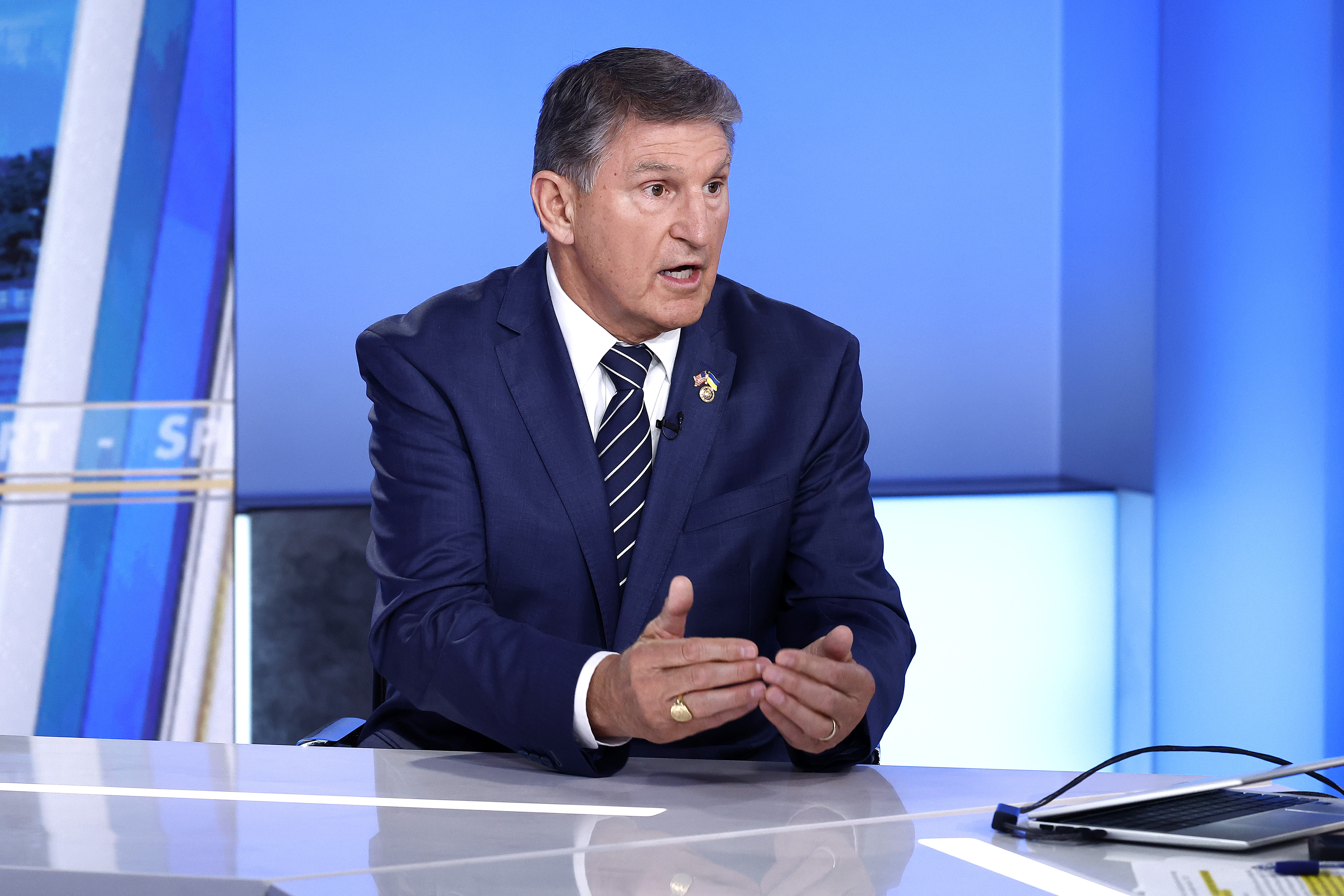 Senator Joe Manchin registers as an independent – NBC 6 South Florida