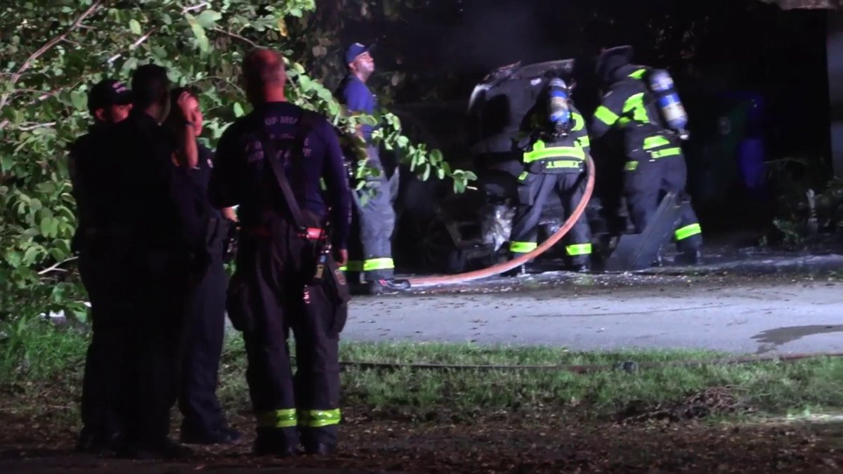 Authorities respond to two cars on fire in Miami – NBC 6 South Florida
