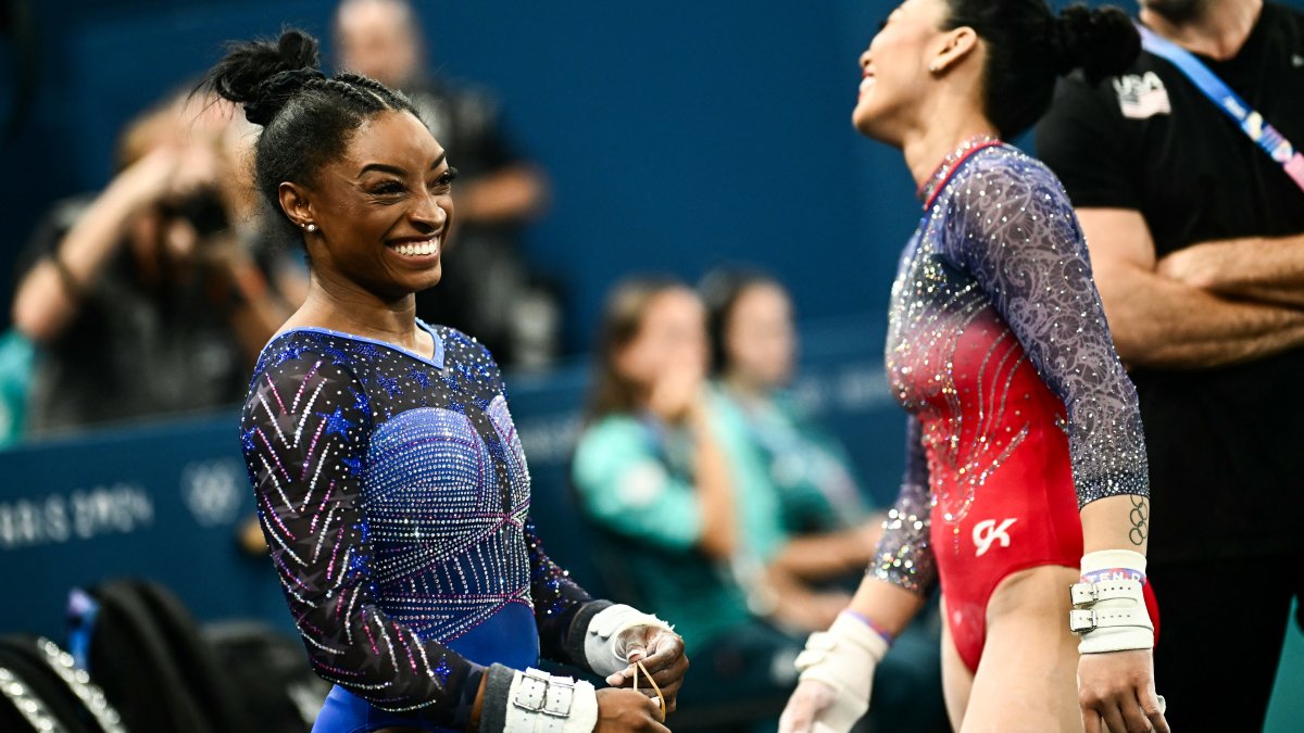 Simone Biles, Sunni Lee strong halfway through all-around final – NBC 6 ...