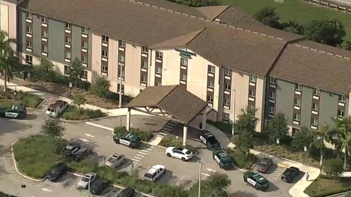 Tamarac SWAT standoff: person barricaded inside – NBC 6 South Florida